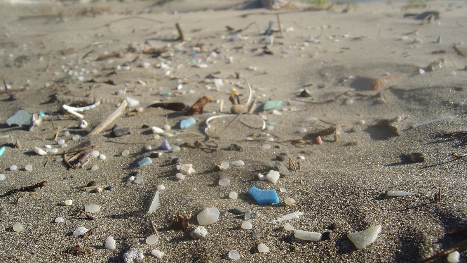 Massive Plastic Waste Causes 2 Remote Islands’ Sand to Heat Up, Majorly ...