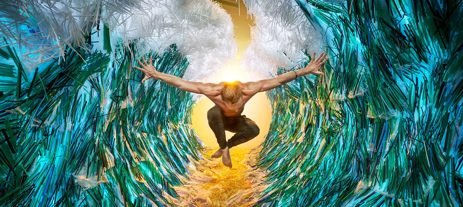 This Artist Turned Thousands of Plastic Straws Into Stunning Ocean Waves