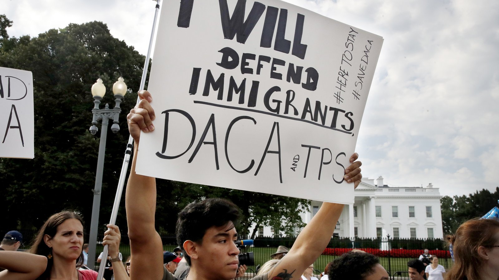 7 Ways You Can Help Undocumented Immigrants In The US Right Now
