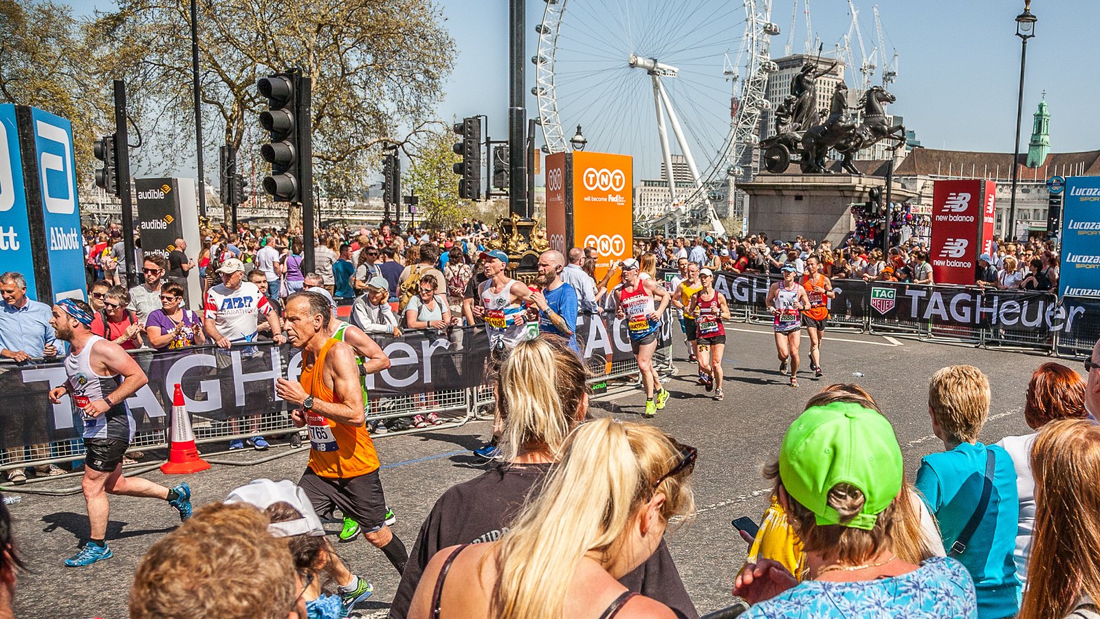 These Plastic-Free Water Pods Were Handed Out to London Marathon Runners