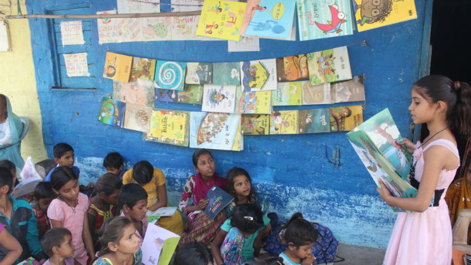 9-Year-Old Opens "Street Library" For Children in India